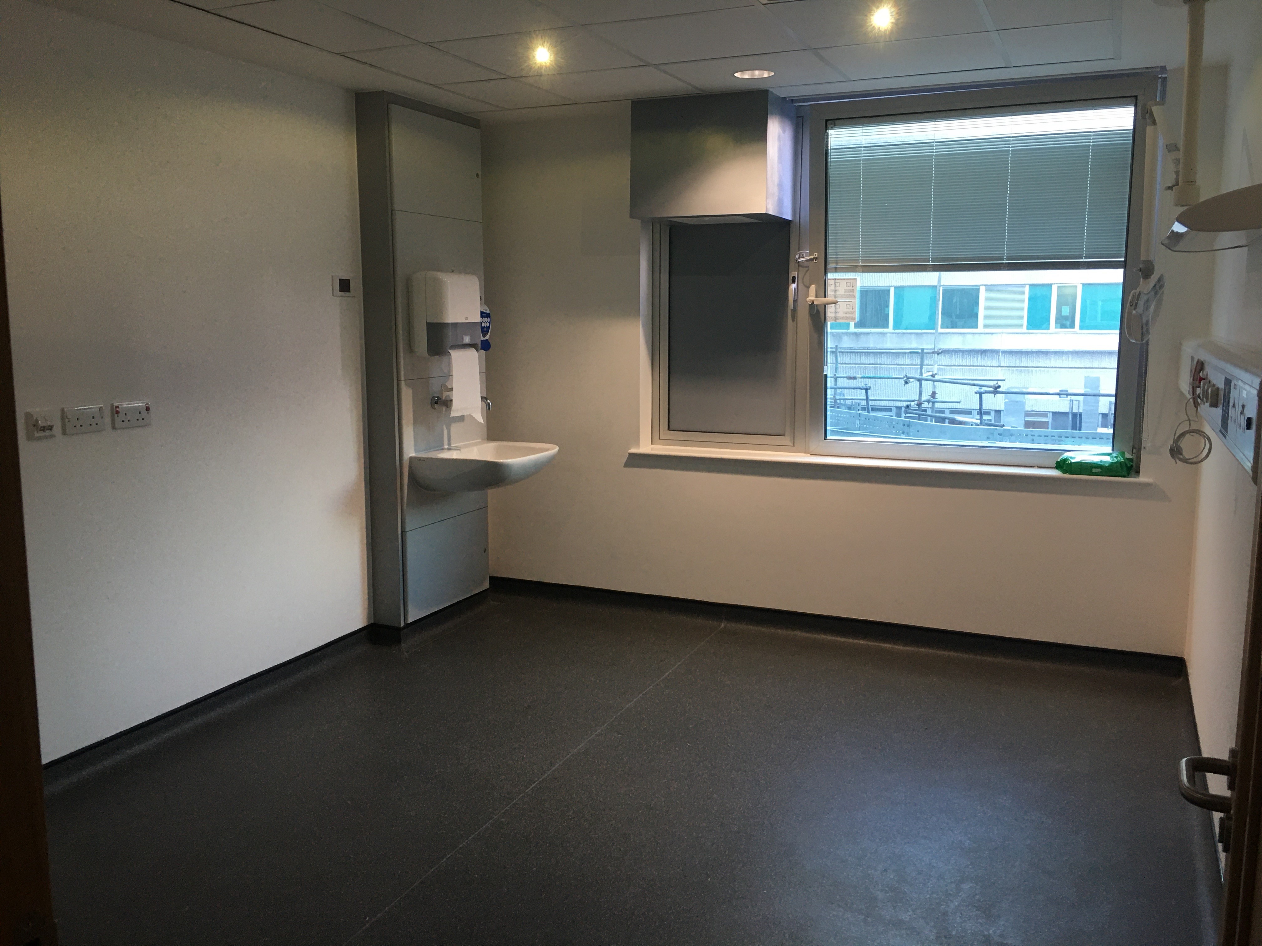 Ward 1 Cardiology Treatment Room at Prince Charles Hospital – John Weaver